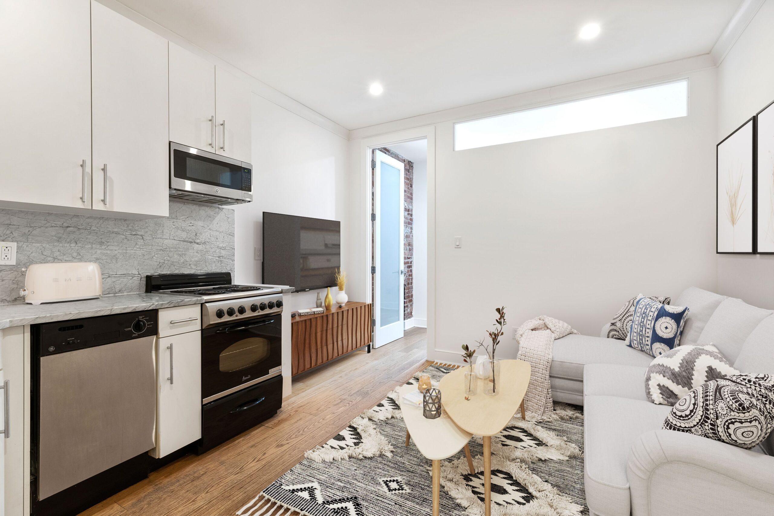 211 East 33rd Street, 02 - Abode Residential